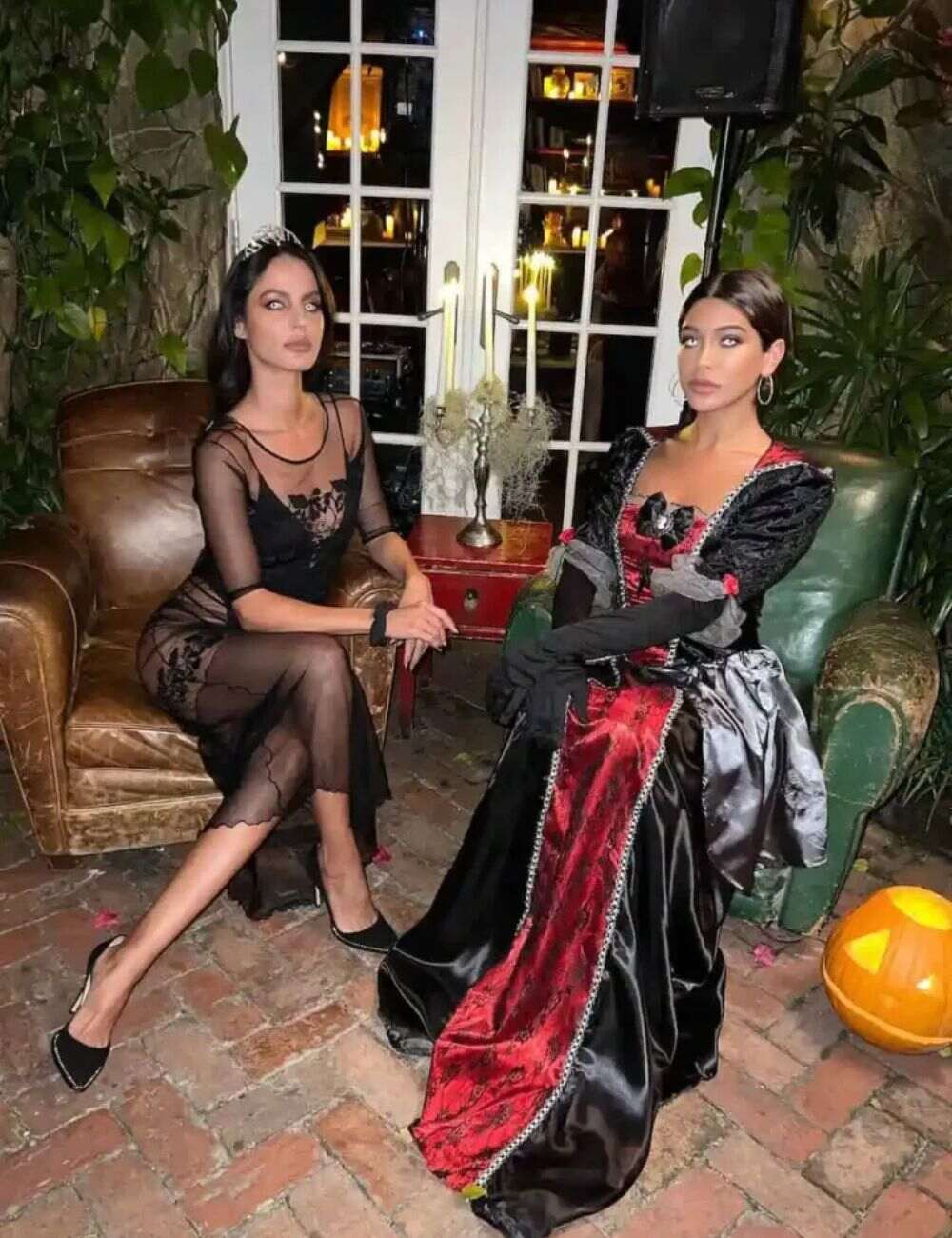 15 Vampire Halloween Costume Ideas That Will Haunt Your Dreams ...