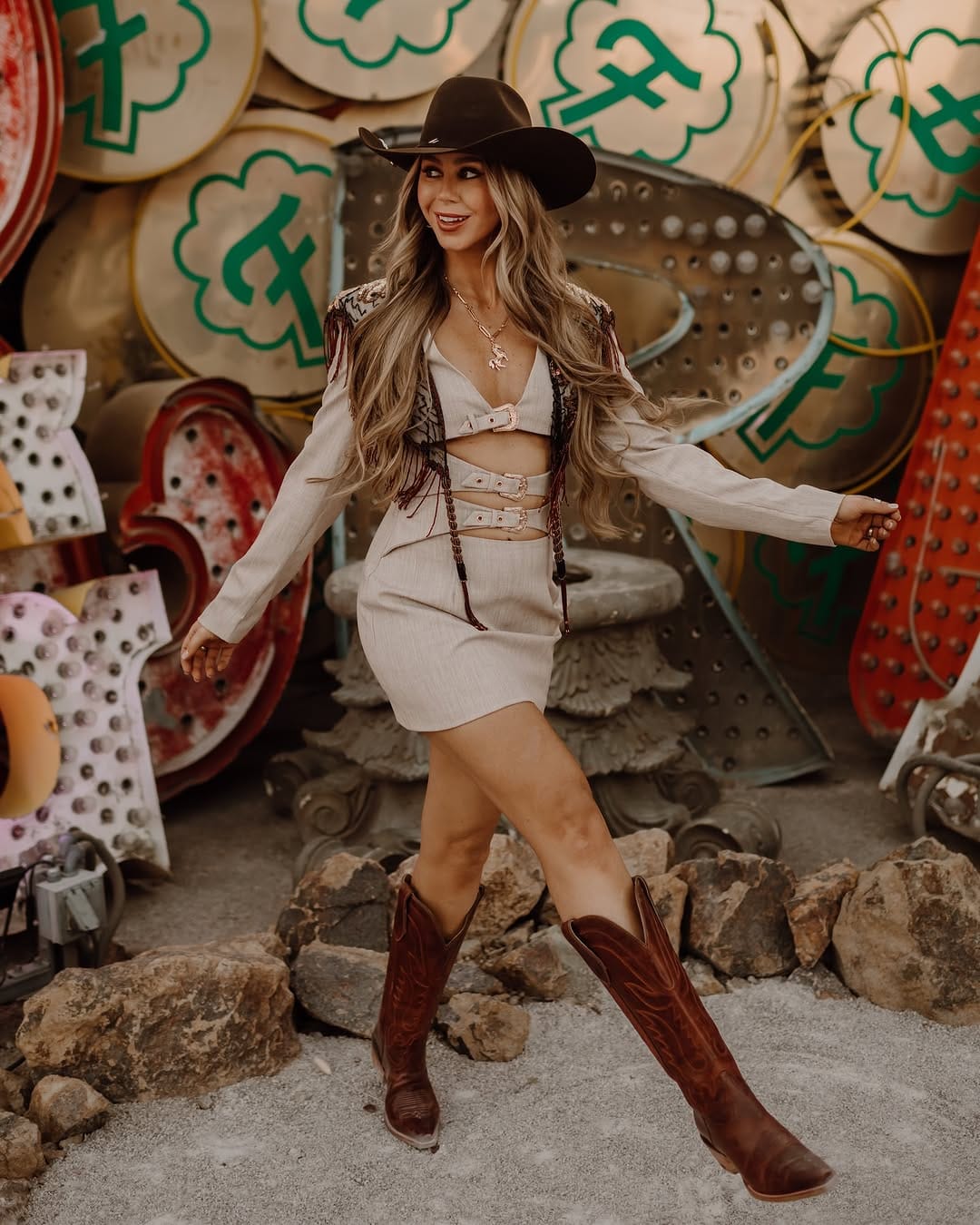 25+ Trendy Rodeo Outfits to Rock the Western Vibe - prettygirlythings.com