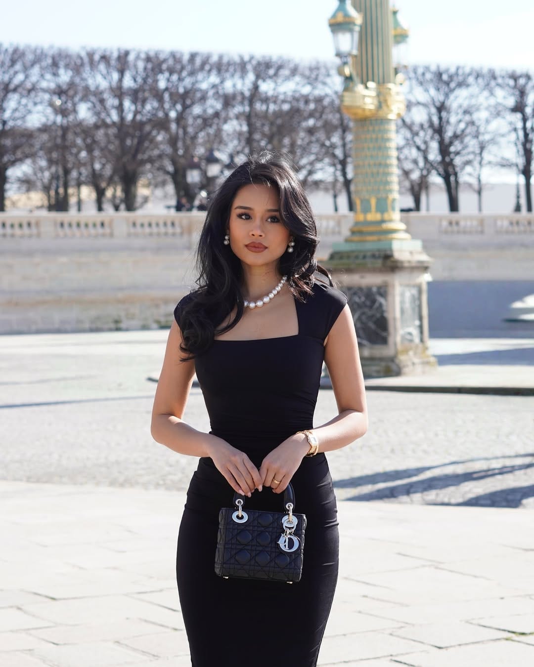 30+ All-Black Outfits That Prove Minimalist Fashion Is Anything But ...