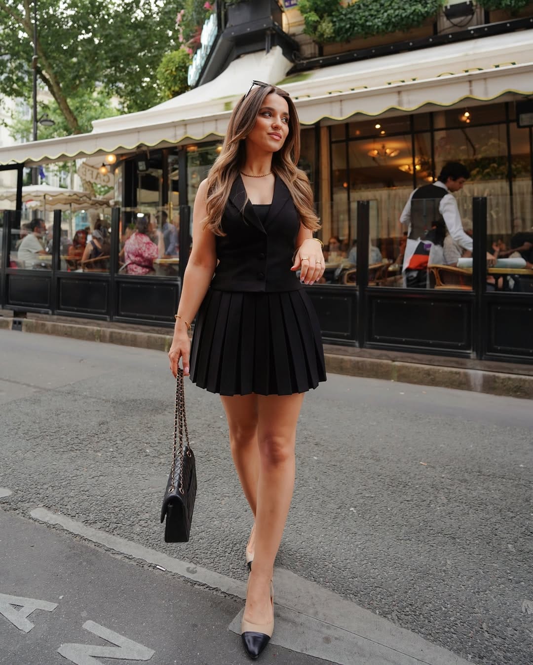 30+ All-Black Outfits That Prove Minimalist Fashion Is Anything But ...
