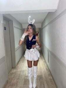 25+ Whimsical Alice in Wonderland Costume Ideas for a Magical ...