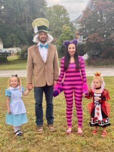 25+ Whimsical Alice in Wonderland Costume Ideas for a Magical ...