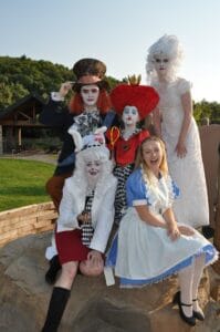 25+ Whimsical Alice in Wonderland Costume Ideas for a Magical ...