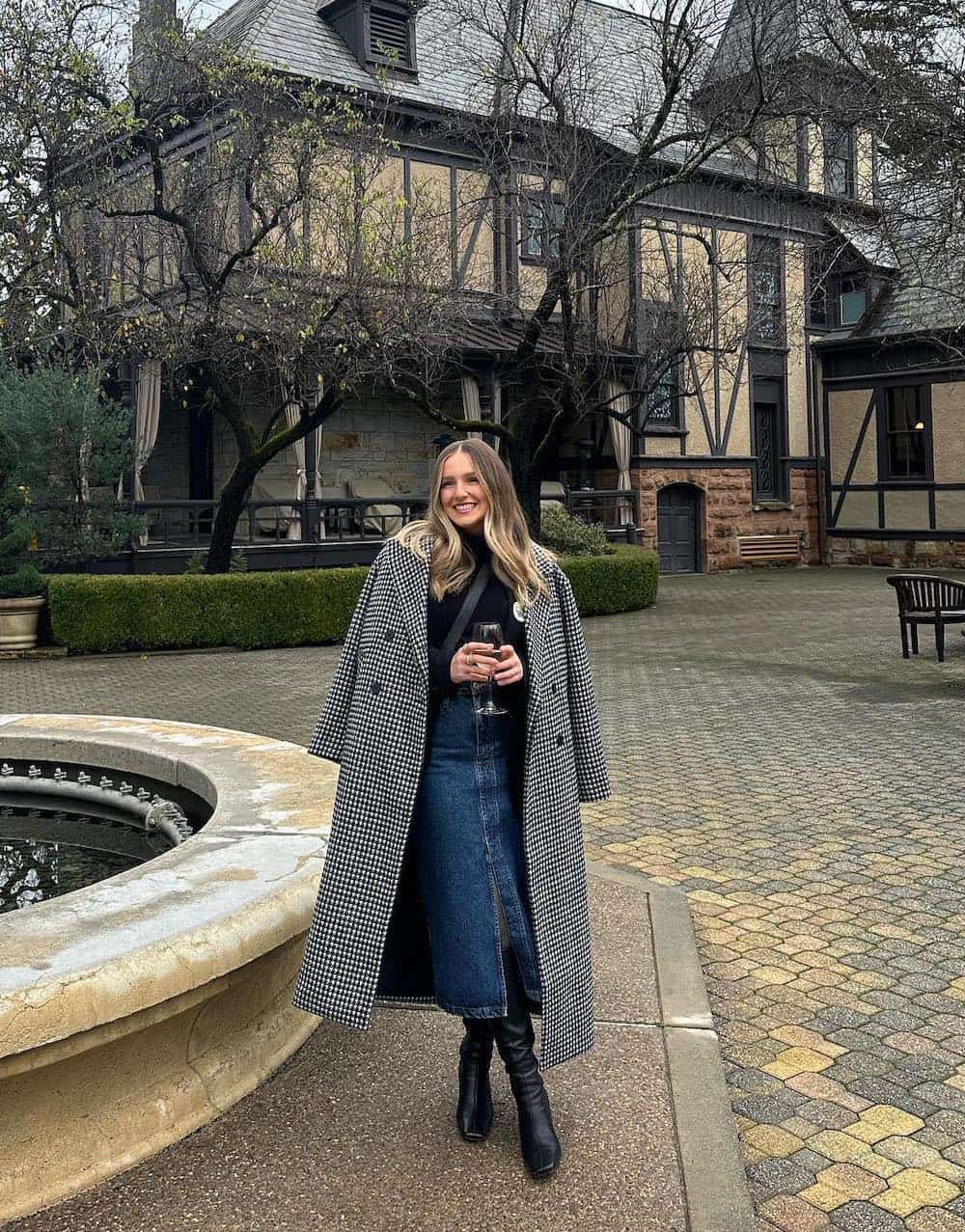 25+ Fall Winery Outfits to Look Chic and Cozy While Wine Tasting ...