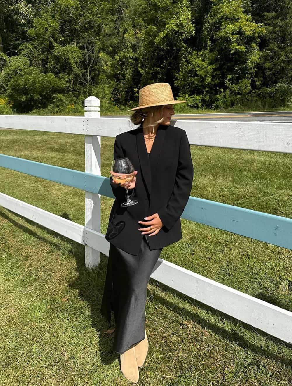 25+ Fall Winery Outfits to Look Chic and Cozy While Wine Tasting ...