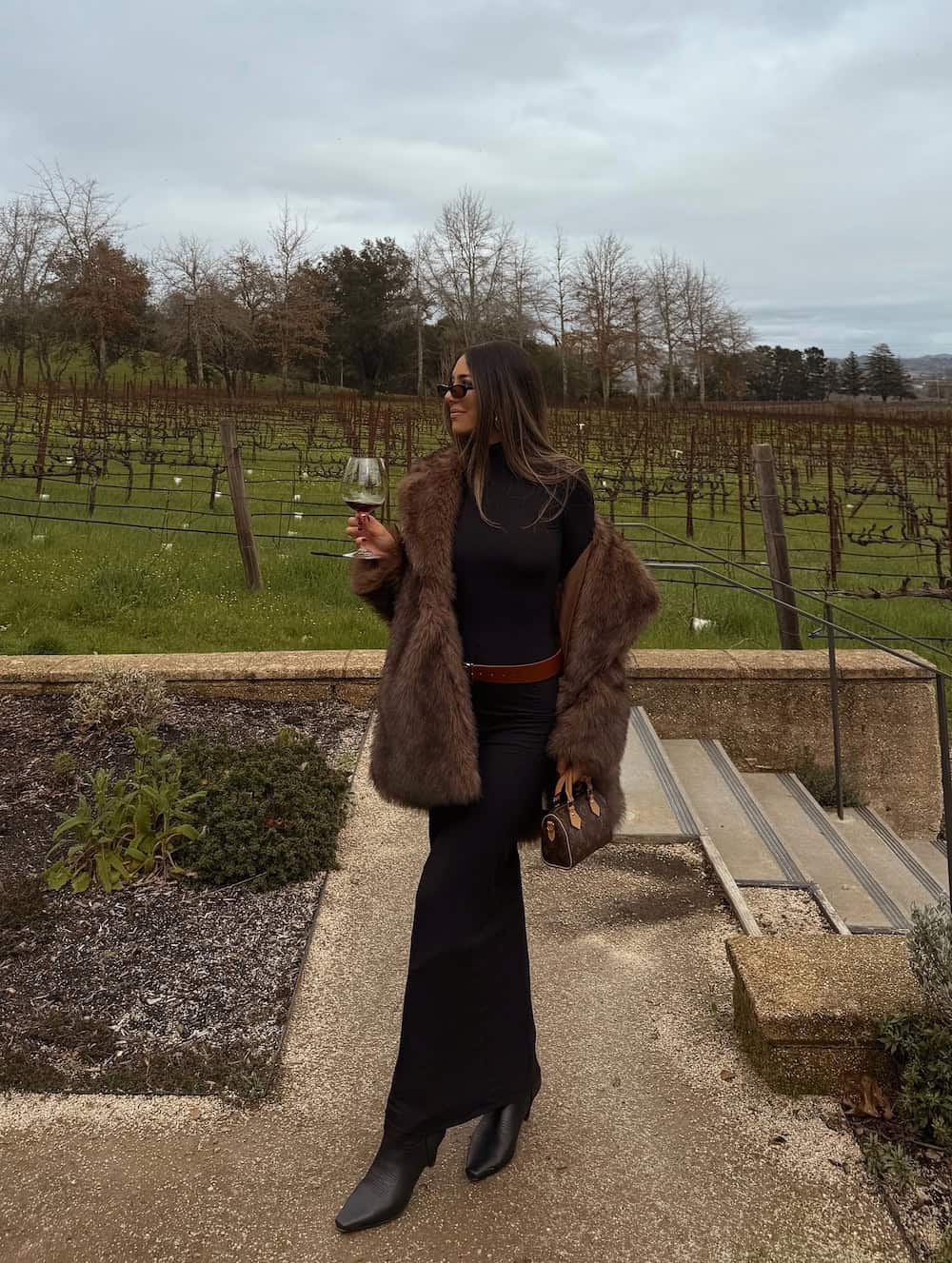 25+ Fall Winery Outfits to Look Chic and Cozy While Wine Tasting ...
