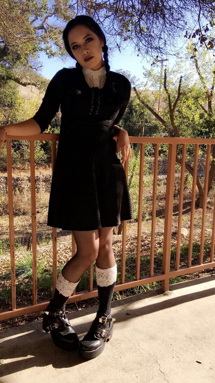 25+ Chic Wednesday Addams Costume Ideas for a Spooky Yet Stylish Look ...