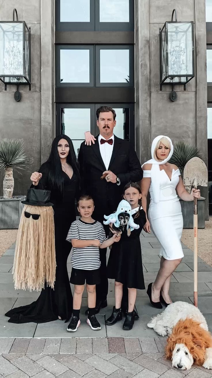 25+ Chic Wednesday Addams Costume Ideas for a Spooky Yet Stylish Look ...