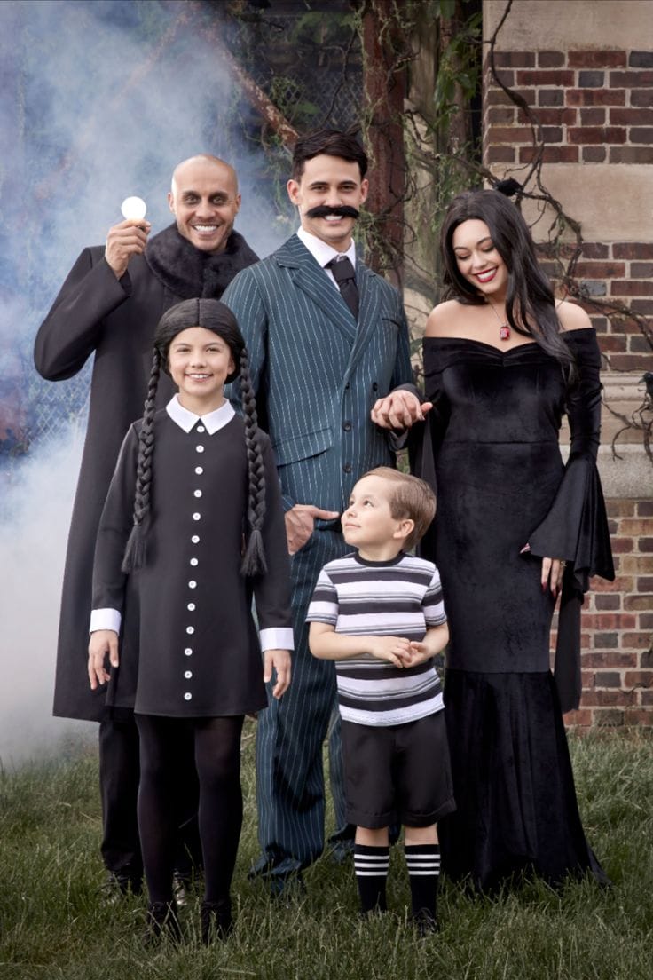 25+ Chic Wednesday Addams Costume Ideas for a Spooky Yet Stylish Look ...